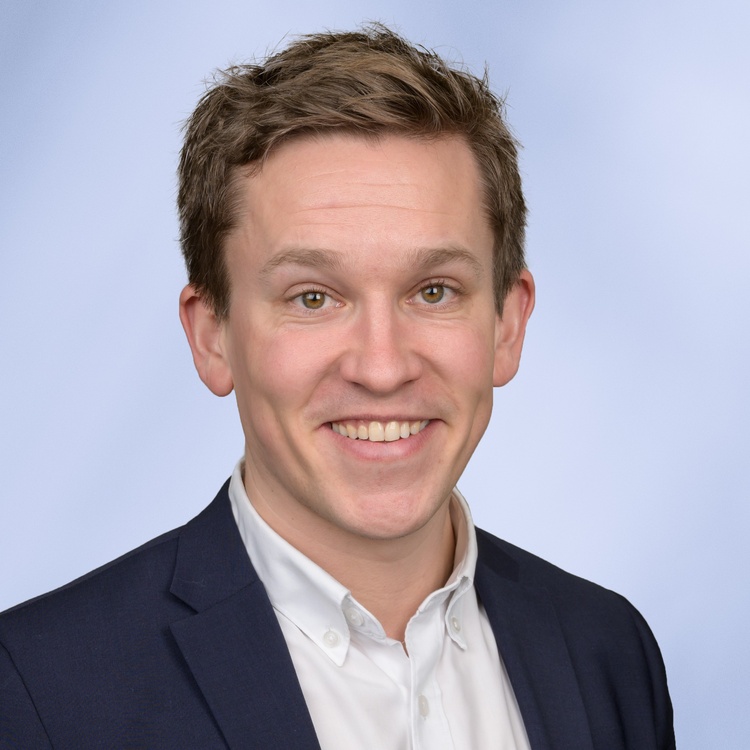 The Role of Solar Power in Global and European Decarbonization Models